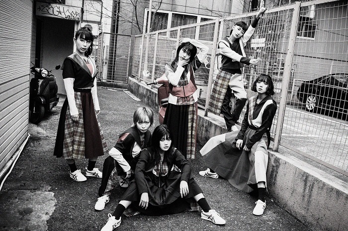 BiSH、初期衣装とアートワークをセルフオマージュした新ヴィジュアルを公開 | Musicman