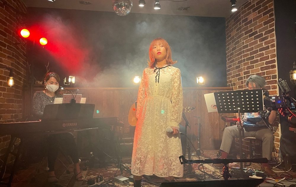 YURiKA、デビュー4周年イベント『YURiKA Shiny Stage YURiKA BEST20』 様々なスタイルで自身の楽曲を披露 ...