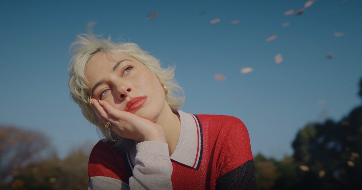 Grace Aimi、新曲「Are You Okay?」ミュージックビデオが公開 “グルグルと頭の中を巡る考え”がテーマ | Musicman