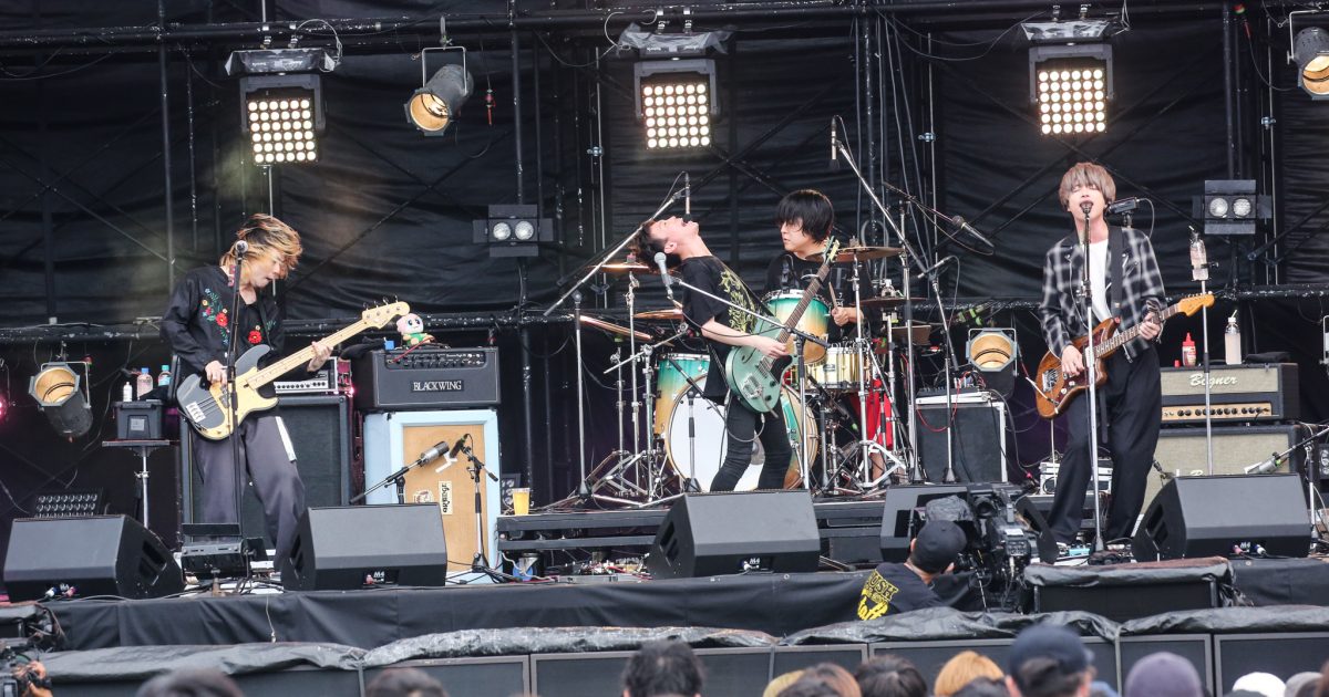 cinema staff『RUSH BALL 2022』ライブレポートーー1曲1音に全身全霊を込め、実像以上に巨大な音像を感じさせた濃密アクト | Musicman