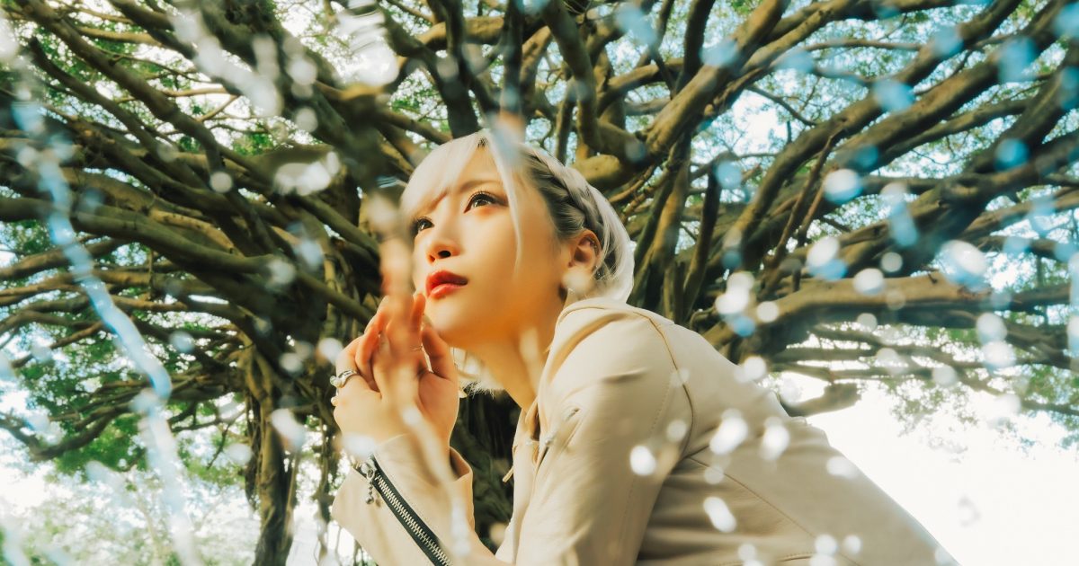 ReoNa、最新シングル「ガジュマル ～Heaven in the Rain～」CD発売 収録曲「3341よ」MVプレミア公開も決定 | Musicman