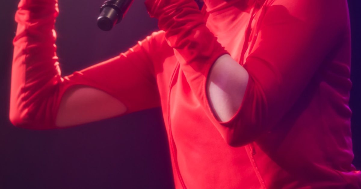 のん、ワンマン「SPRING SESSION – 春よ受けて立つ!!! -」で完全新曲をサプライズ披露 | Musicman