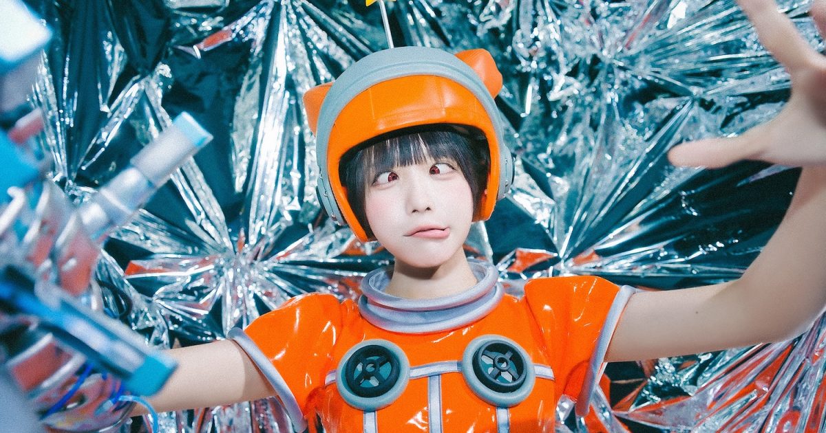 ano、劇場版『僕とロボコ』主題歌「ロりロっきゅんロぼ♡」MVメイキング映像を公開 | Musicman